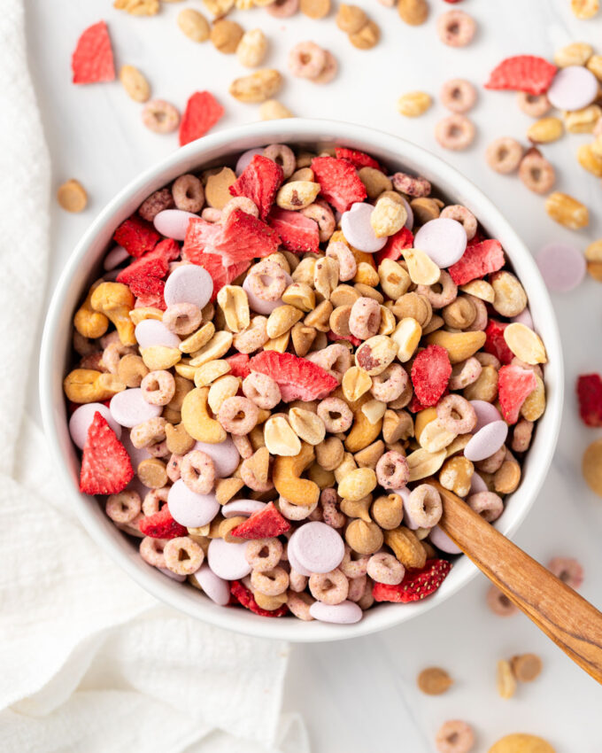 How To: Build the Ultimate Trail Mix (+ 8 Recipes to Try!) - Peanut ...
